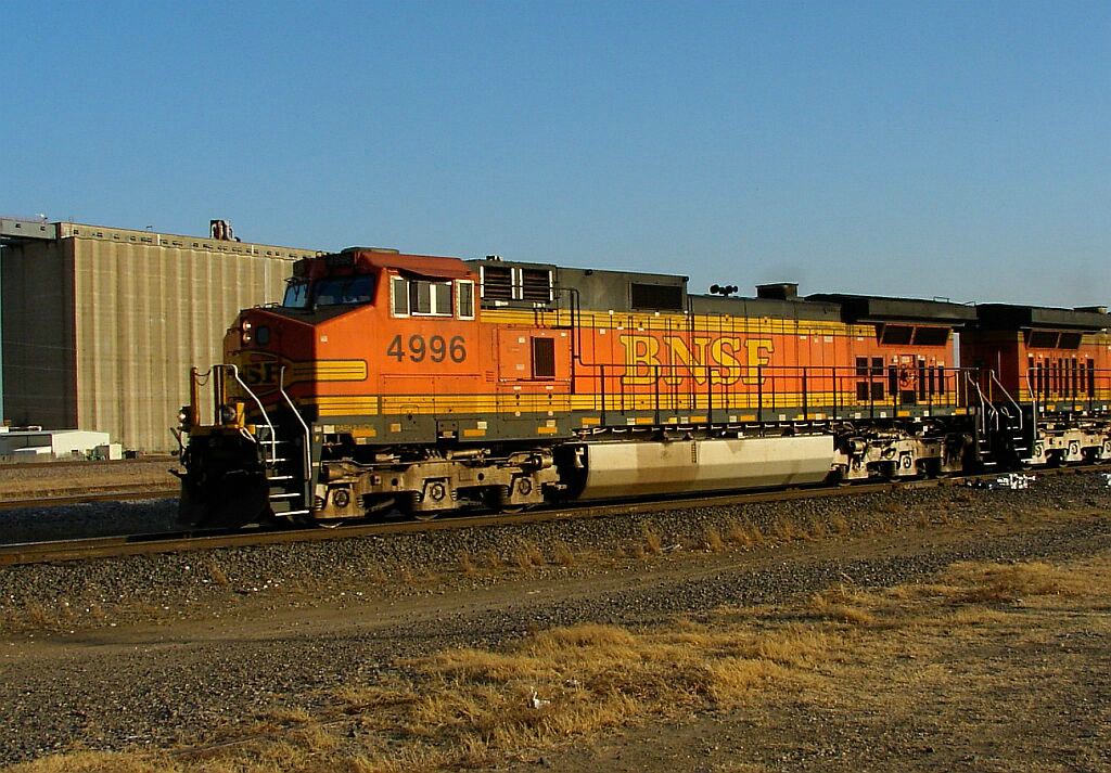 BNSF 4996